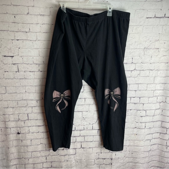 torrid | Pants & Jumpsuits | Torrid Size 5 Skull Bow Knees Leggings ...